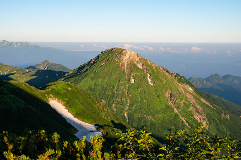 Mt. Myoko 妙高山 to Mt. Hiuchi 火打山 - RIDGELINEIMAGES.com