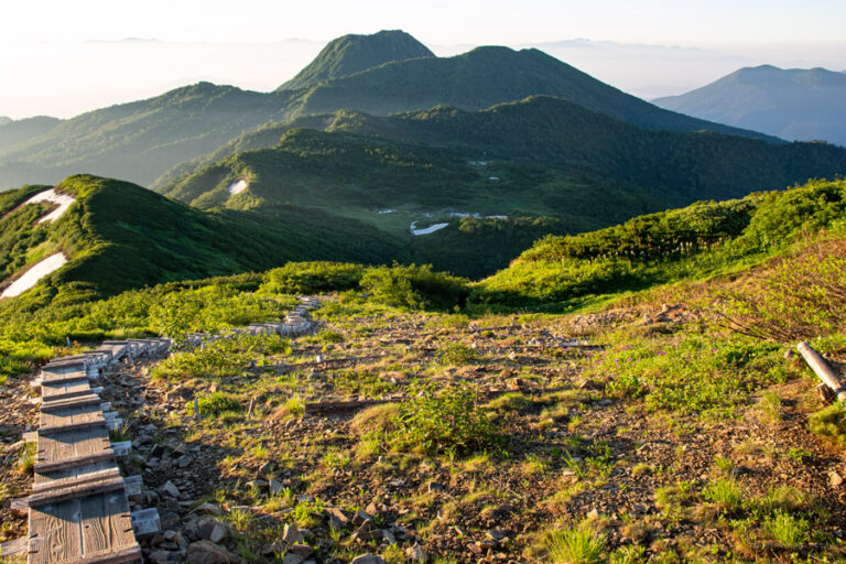 Mt. Myoko 妙高山 to Mt. Hiuchi 火打山 - RIDGELINEIMAGES.com